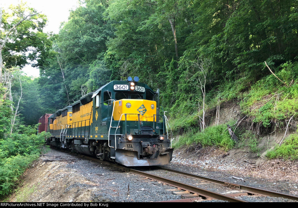 HRRC 3601 rolling south along River Road